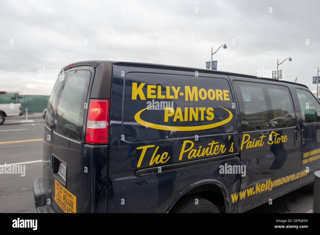Kelly Moore Logo