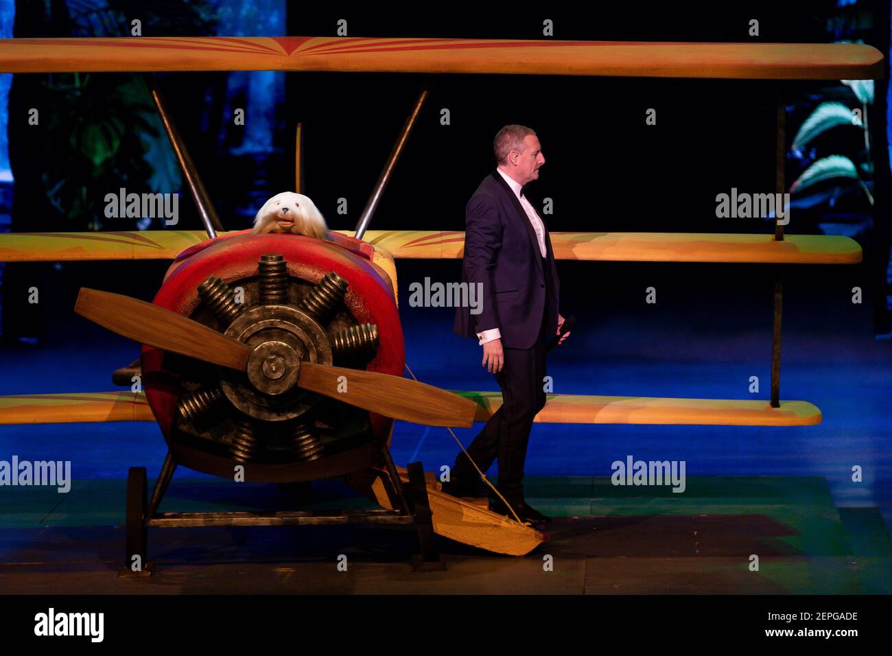 Gert Verhulst and puppet dog Samson pictured during the 'Afscheidsshow ...