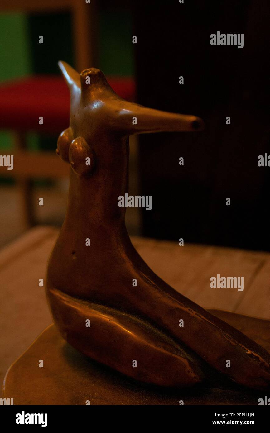 Woman statue body curve hi-res stock photography and images - Alamy