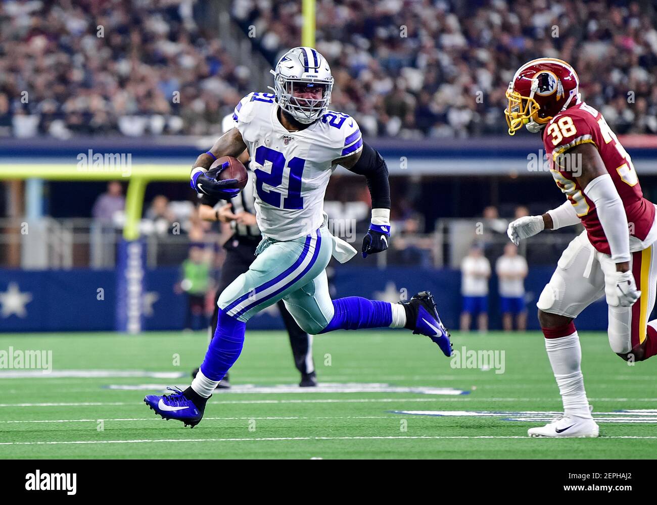 December 29th, 2019:.Dallas Cowboys running back Ezekiel Elliott (21) carries the ball for a ...
