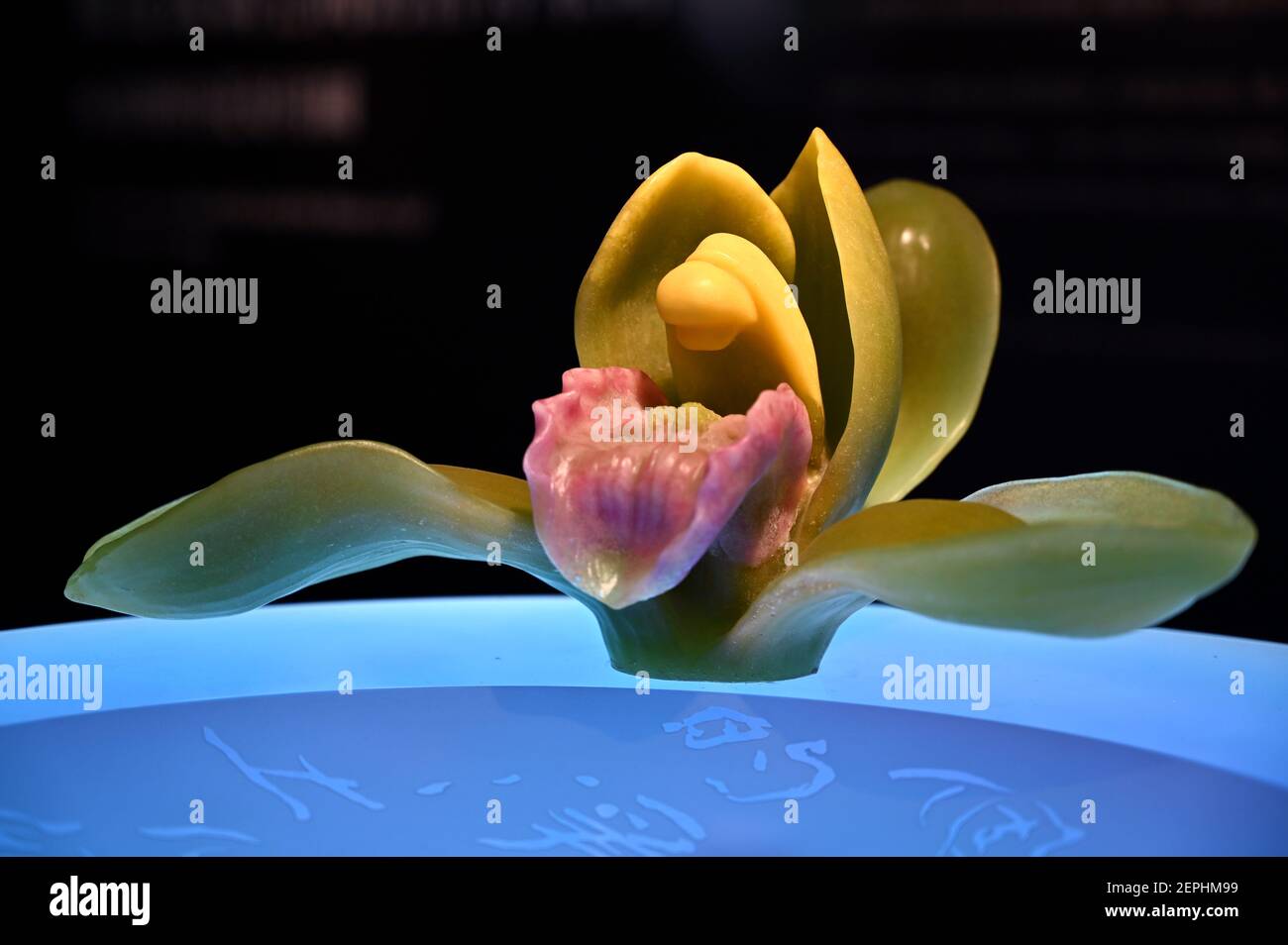 --FILE--Artworks made of liuli, colored glaze, which resemble flowers ...