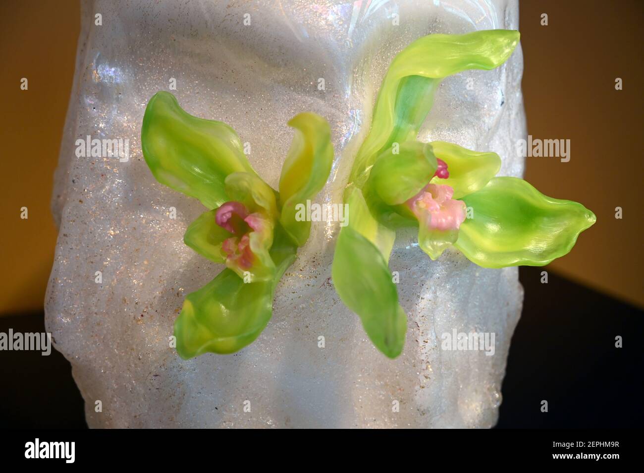 --FILE--Artworks made of liuli, colored glaze, which resemble flowers ...