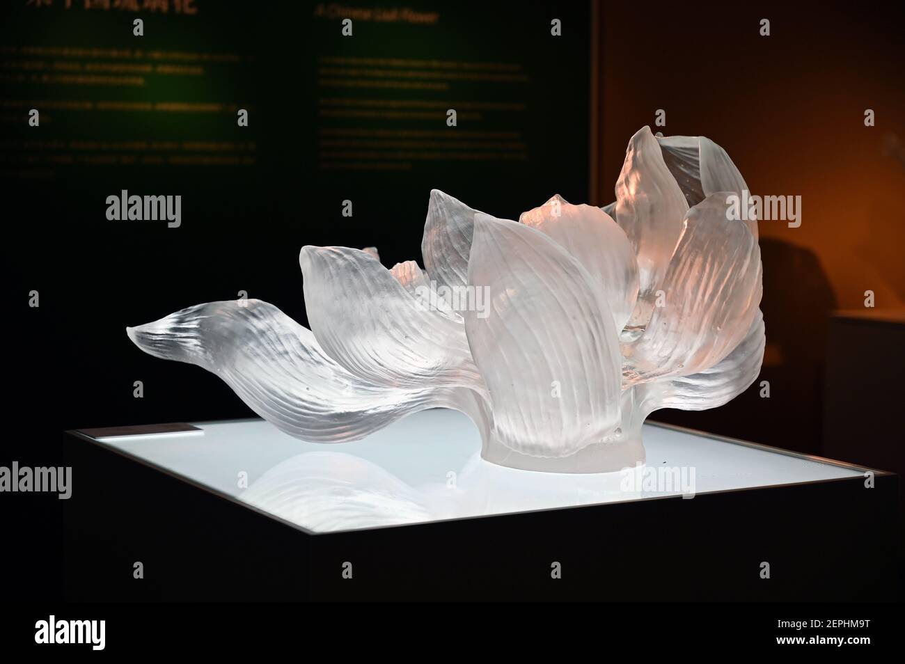 --FILE--Artworks made of liuli, colored glaze, which resemble flowers ...