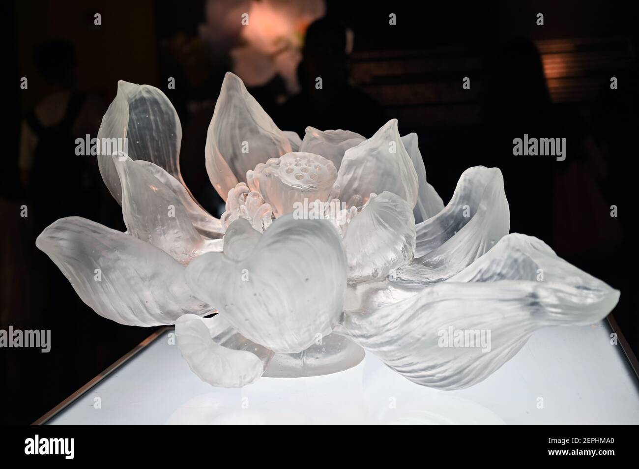 --FILE--Artworks made of liuli, colored glaze, which resemble flowers ...