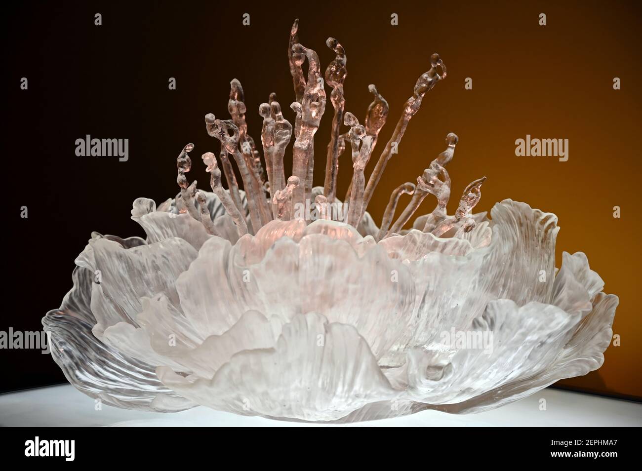 --FILE--Artworks made of liuli, colored glaze, which resemble flowers ...