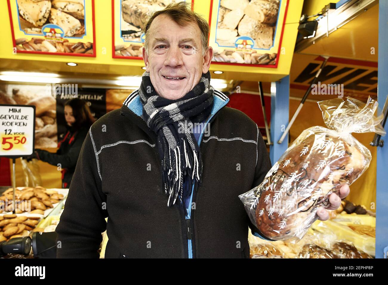 NIEUWEGEIN, 14-12-2019 ,markt , Jaan de Graaf bij bakkerij Õt Stoepje (Photo by Pro Shots/Sipa ...