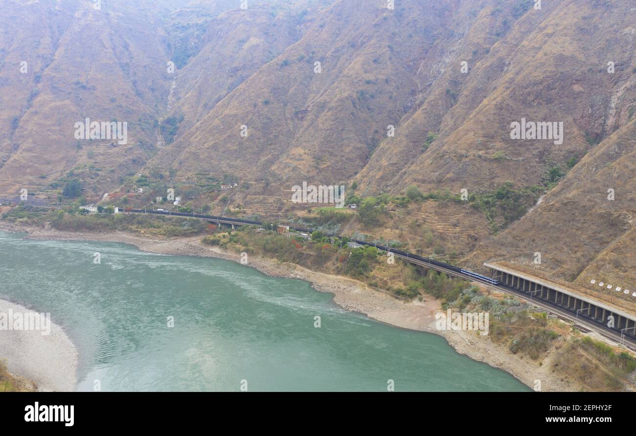 --FILE--A train runs on the Chengdu-Kunming Railway, which connects ...