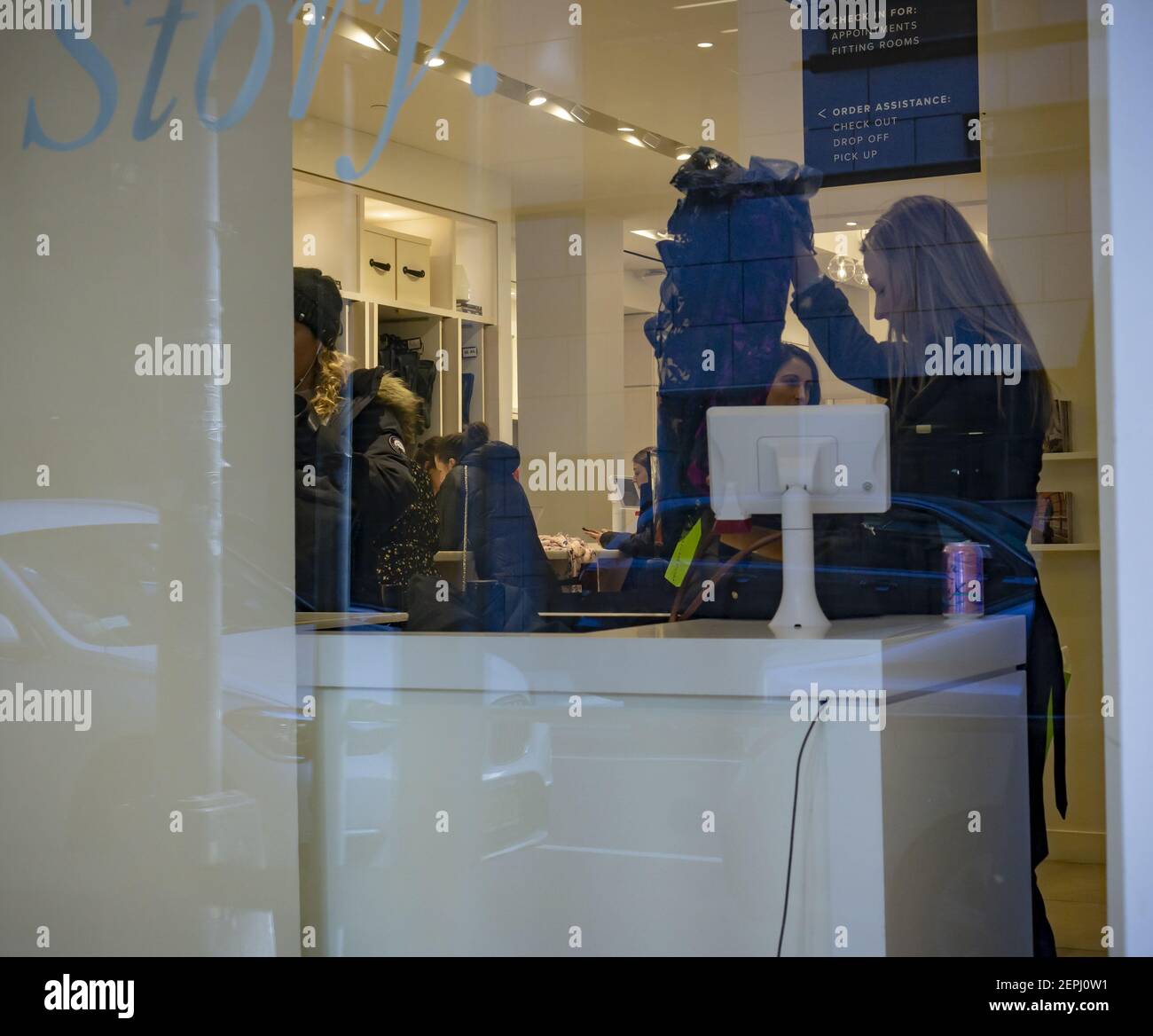 Women return clothing at the Rent The Runway store in New York on ...