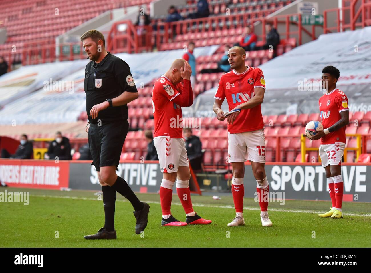Brett huxtable referee hi-res stock photography and images - Alamy