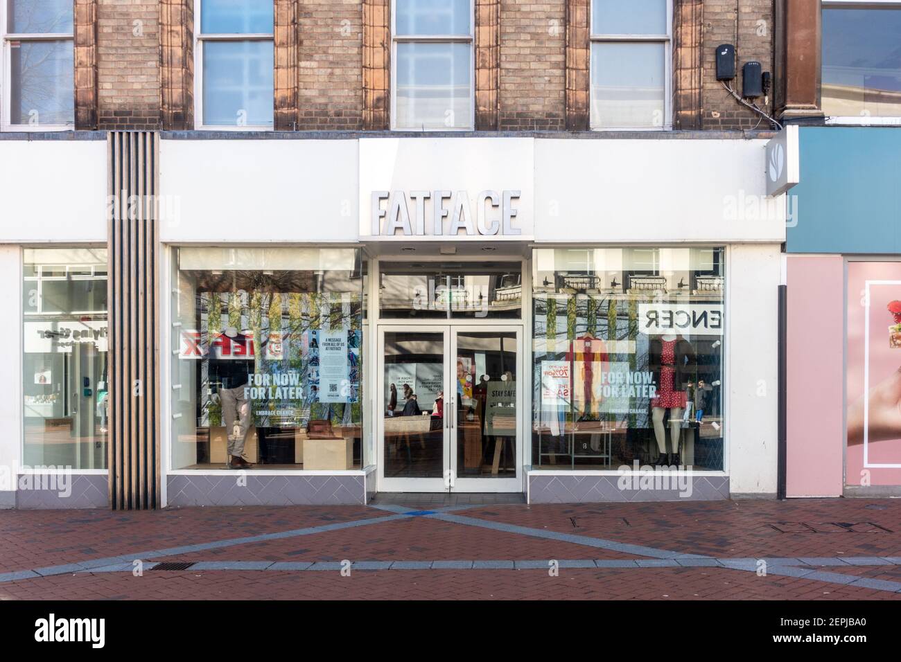 Closed fashion retail shop hi-res stock photography and images - Alamy