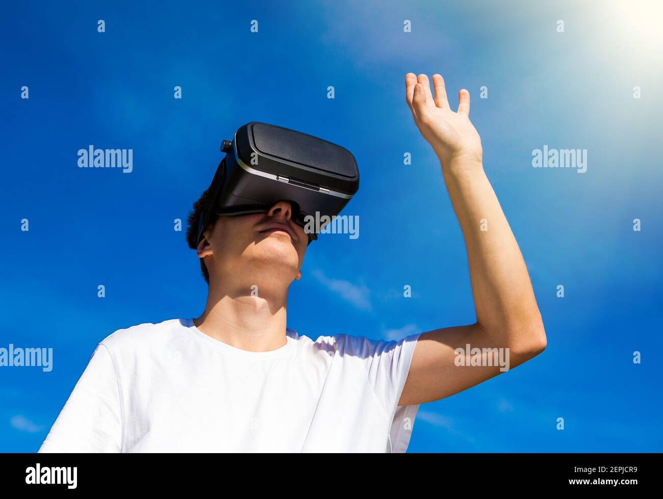 Virtual reality mask hi-res stock photography and images - Alamy