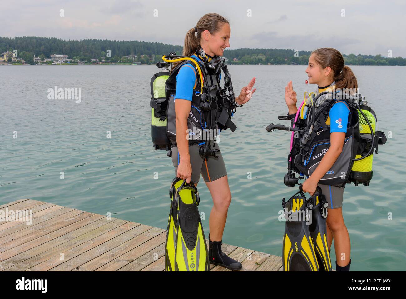 , two scuba diver, mother and daughter, St. Kanzian am Klopeiner See ...