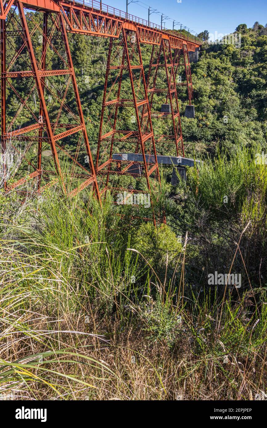 Steel viaduct structure hi-res stock photography and images - Alamy