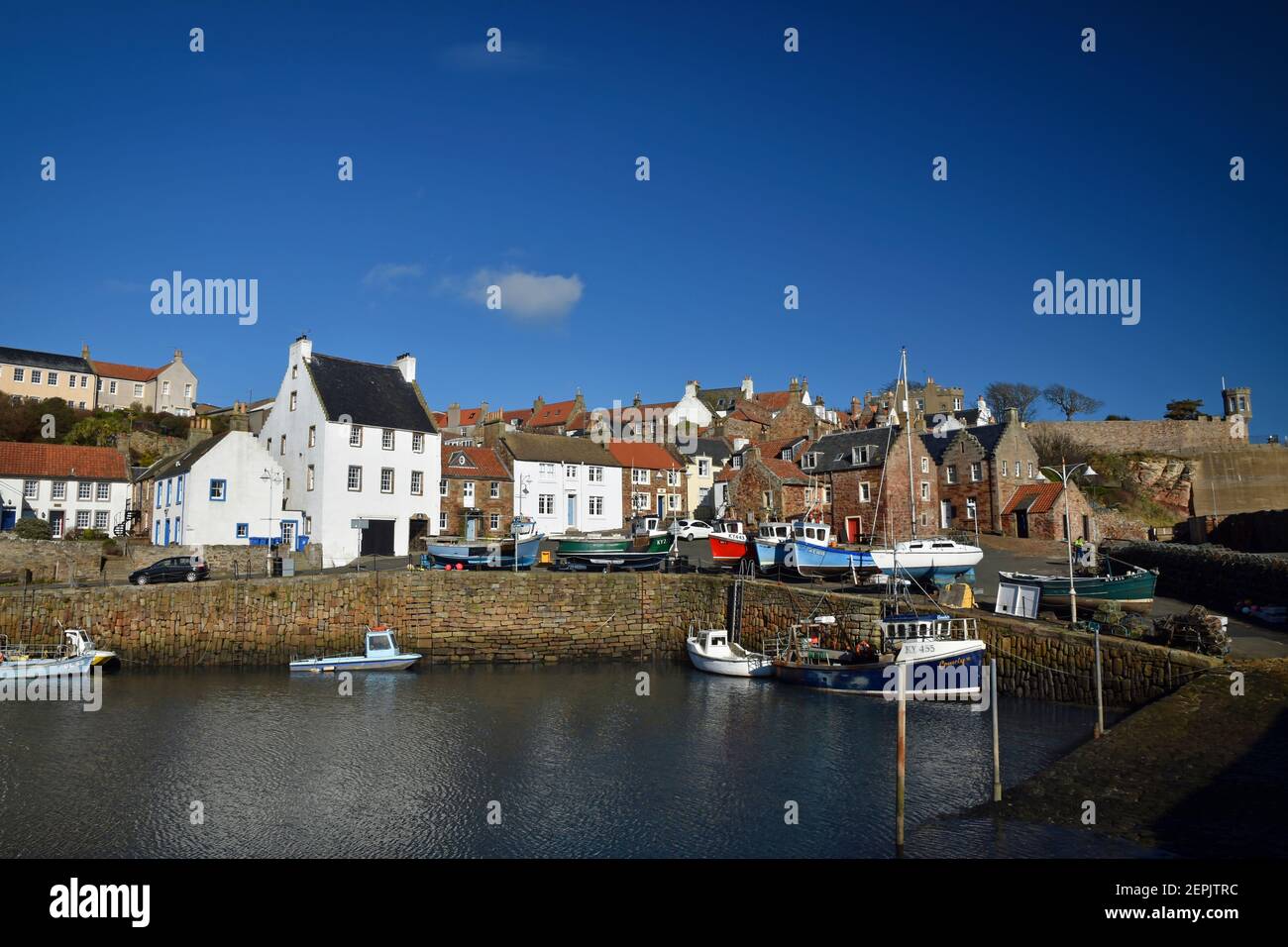 Traditional fishing village fife hi-res stock photography and images ...