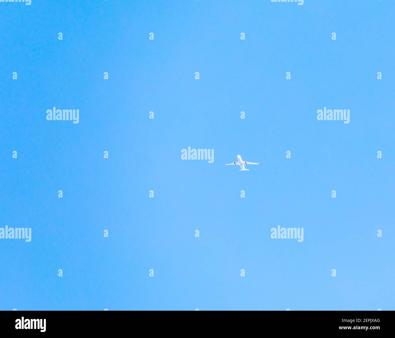 Modern passenger aircraft hi-res stock photography and images - Alamy