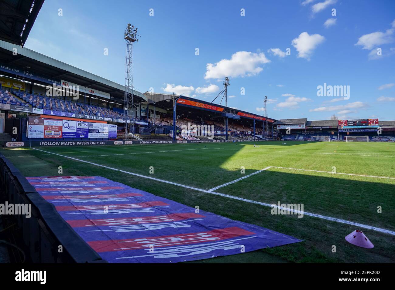 Kenilworth road stadium hi-res stock photography and images - Alamy