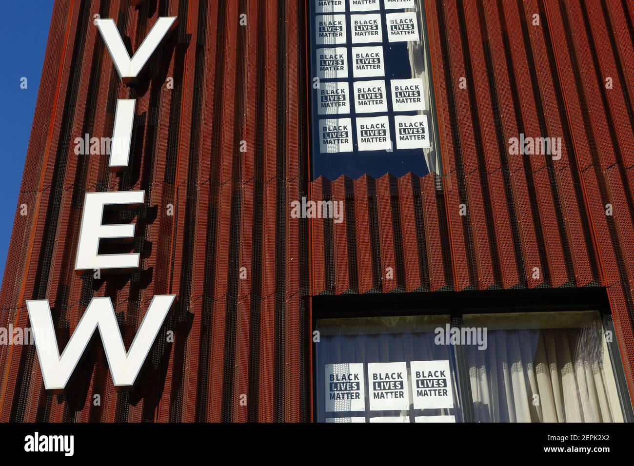 Political posters in windows uk hi-res stock photography and images - Alamy