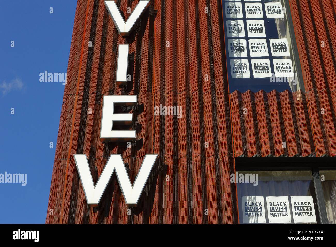 Political posters in windows uk hi-res stock photography and images - Alamy