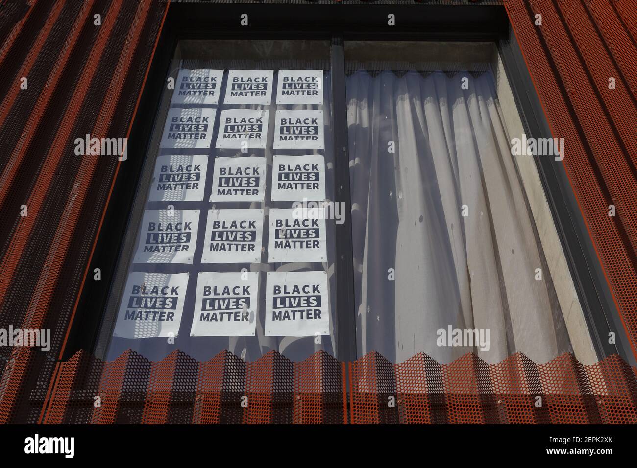 Political posters in windows uk hi-res stock photography and images - Alamy