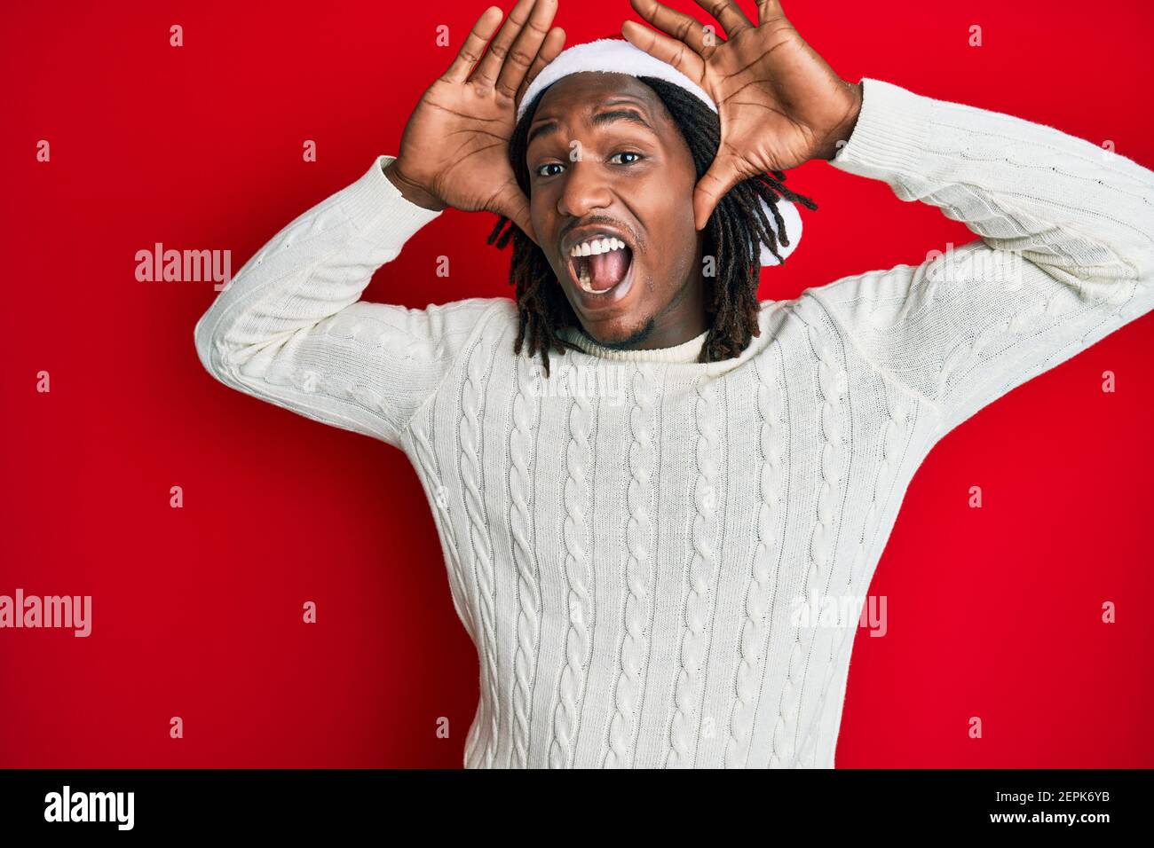 African american man with braids wearing christmas hat smiling cheerful ...