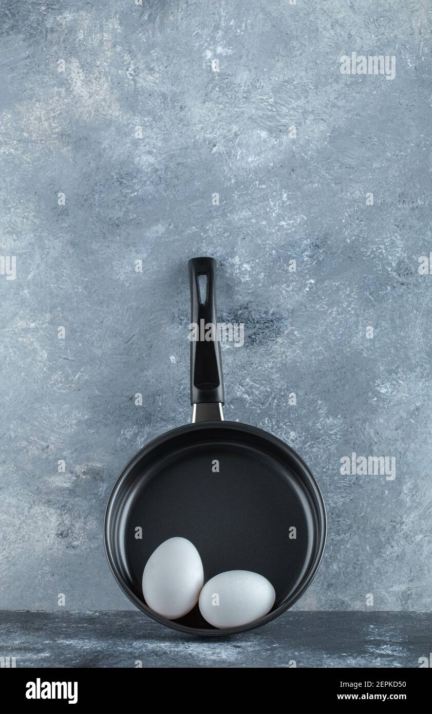 Vertical photo of frying pan with egg Stock Photo - Alamy