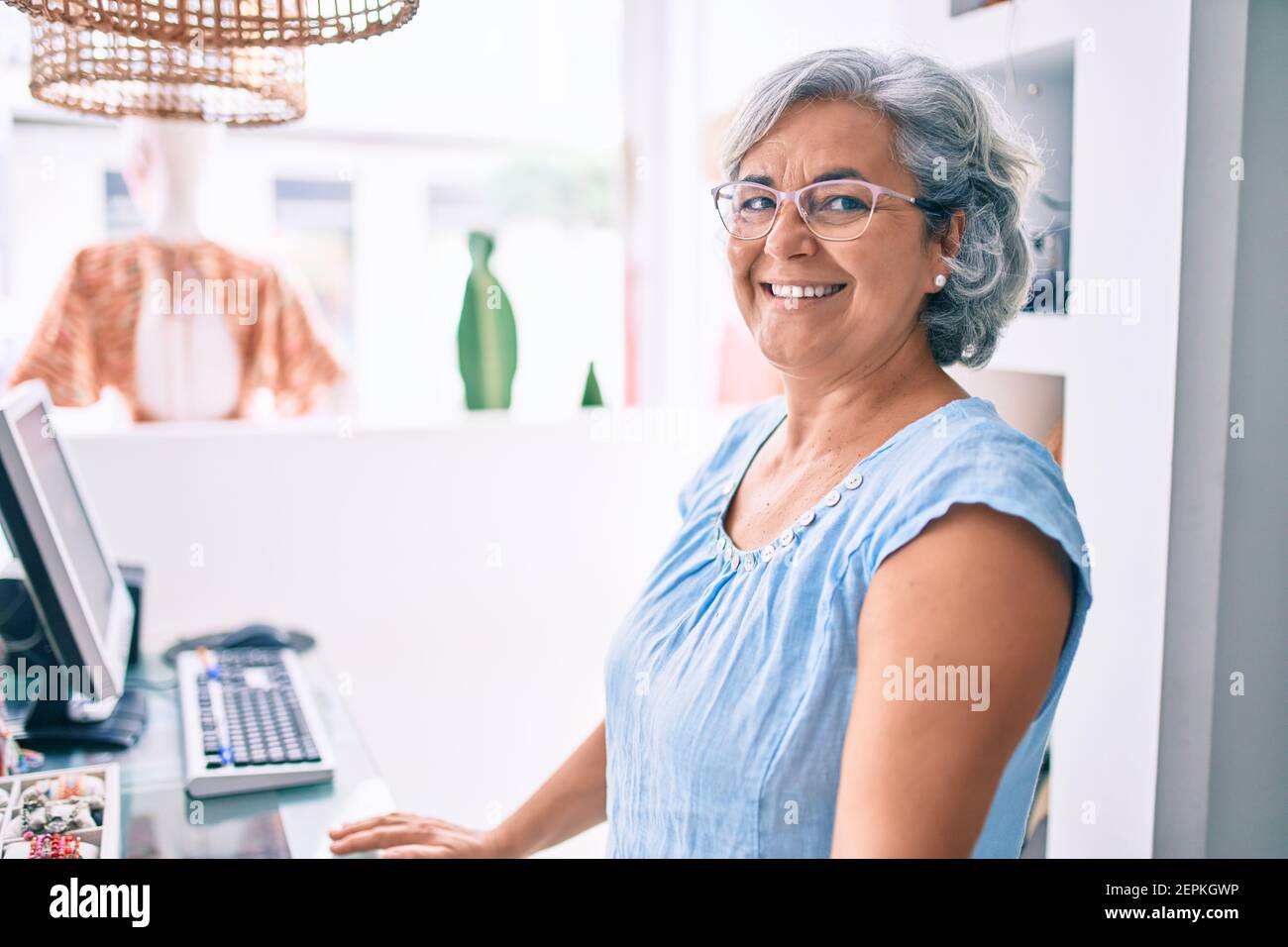 Mature woman shop till clothes hi-res stock photography and images - Alamy