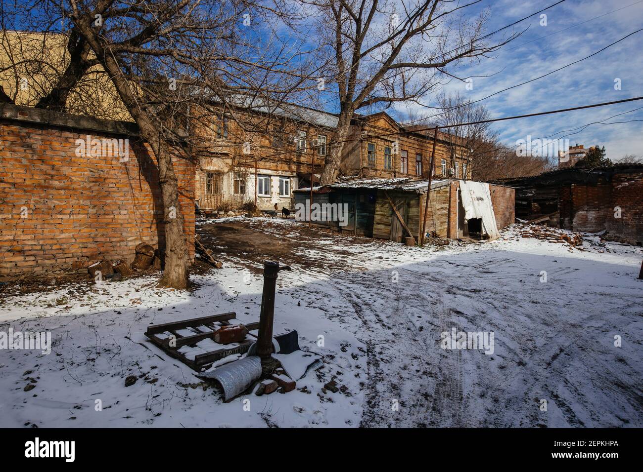 Shabby tenement houses hi-res stock photography and images - Alamy