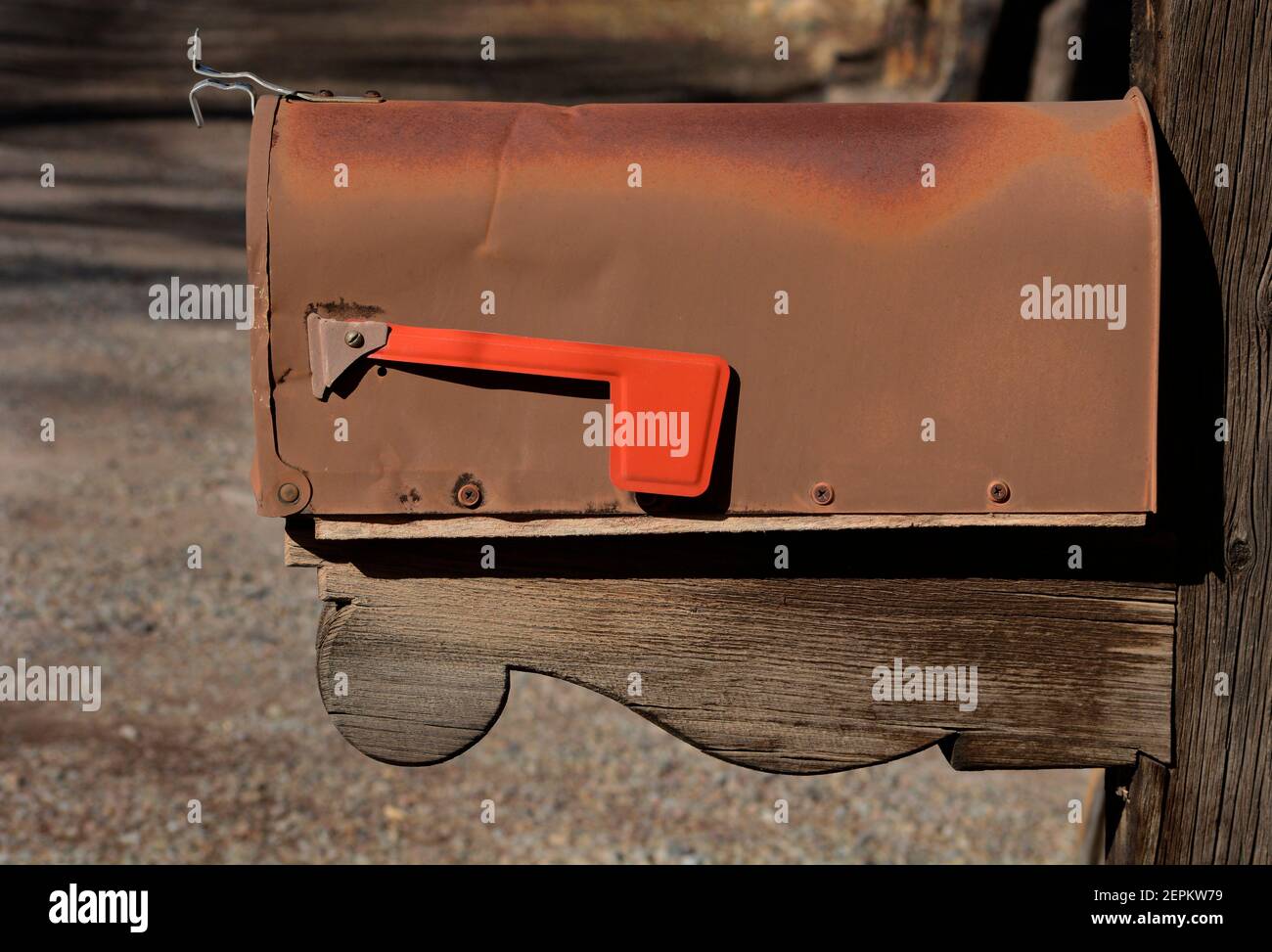 Rusted mailbox hi-res stock photography and images - Alamy