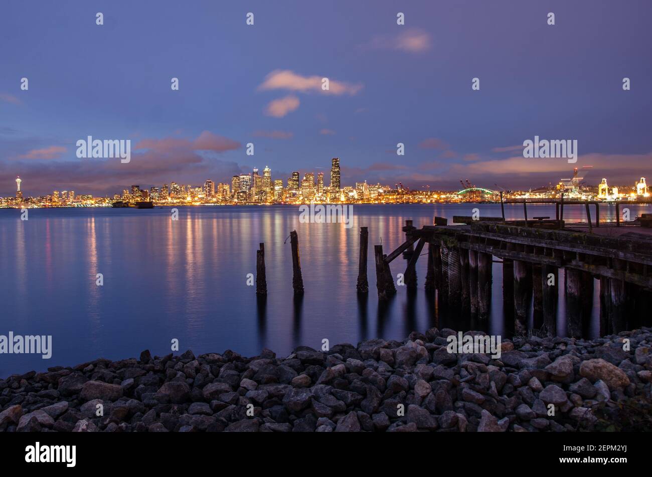 Blue hour skyline hi-res stock photography and images - Alamy