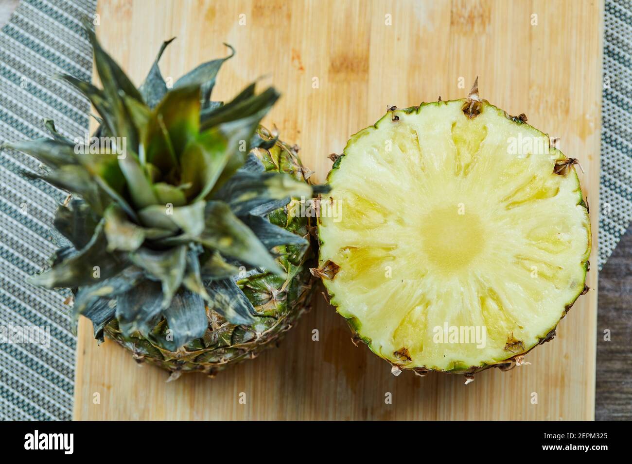 Cut pineapple hi-res stock photography and images - Alamy