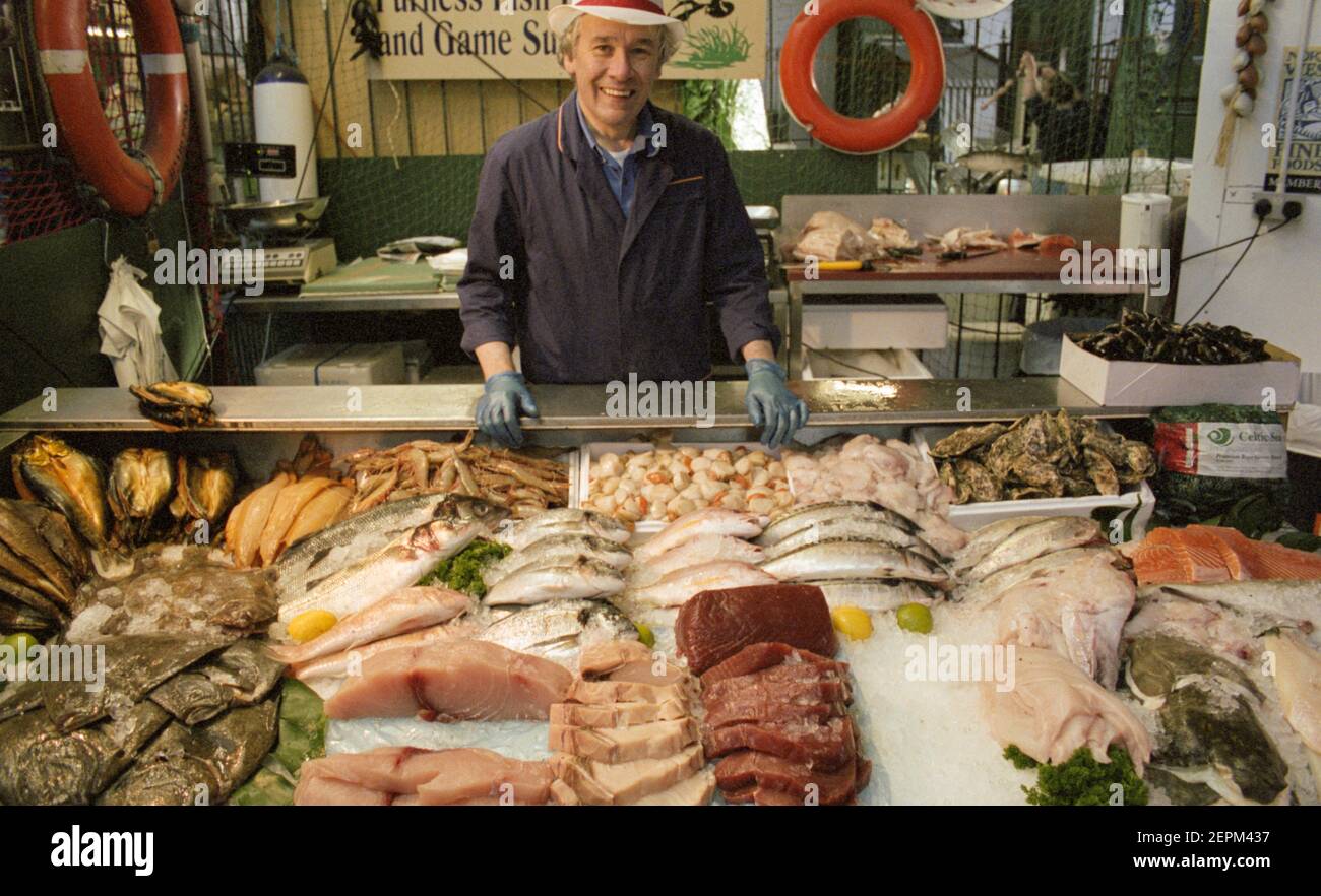 Fishmonger butcher seafood hi-res stock photography and images - Alamy