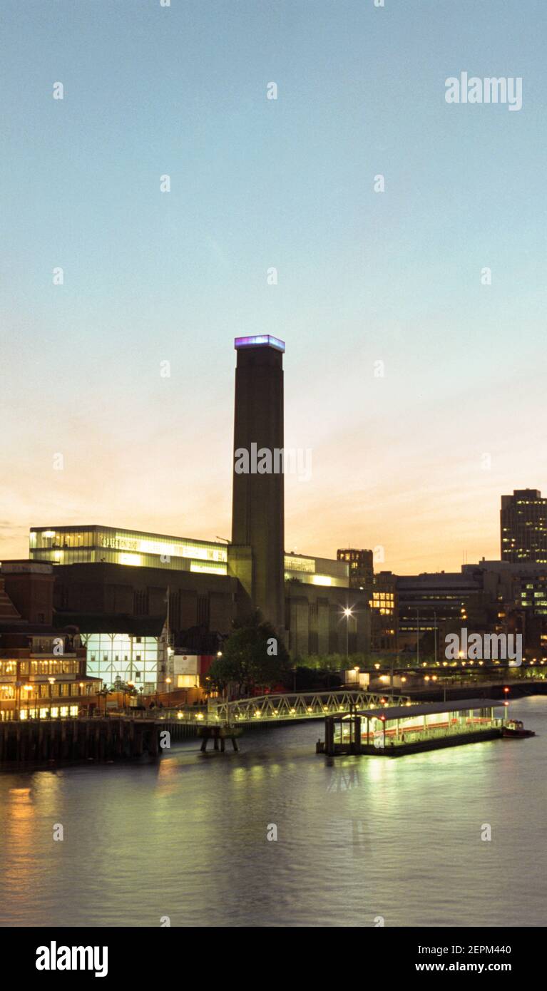 tate modern, shakespeare's globe, bankside pier, river thames, 2001 ...