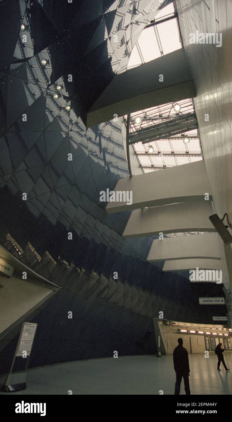 southwark underground tube station, 2001 Stock Photo - Alamy