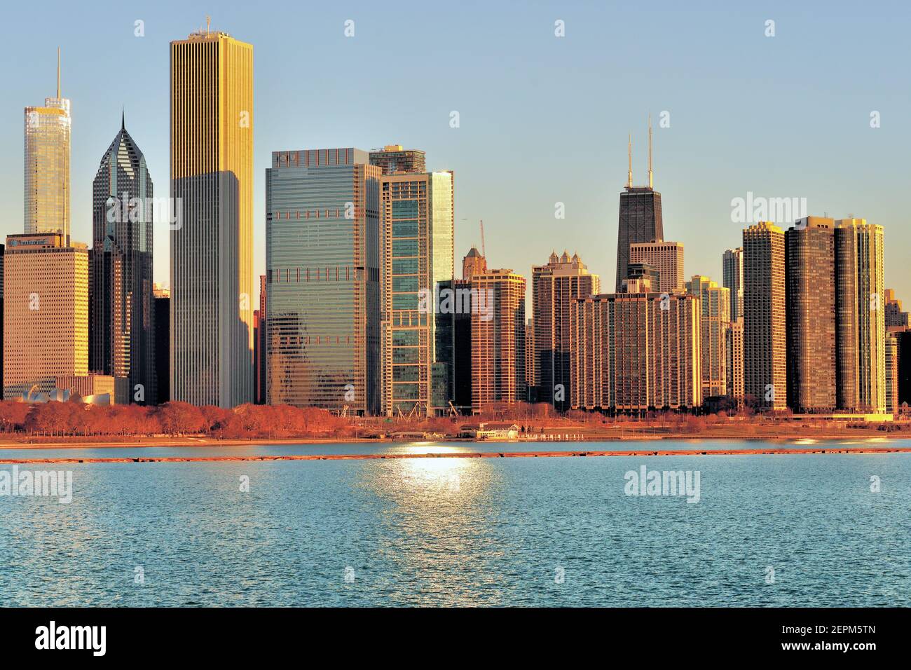 Chicago skyline at sunrise hi-res stock photography and images - Alamy