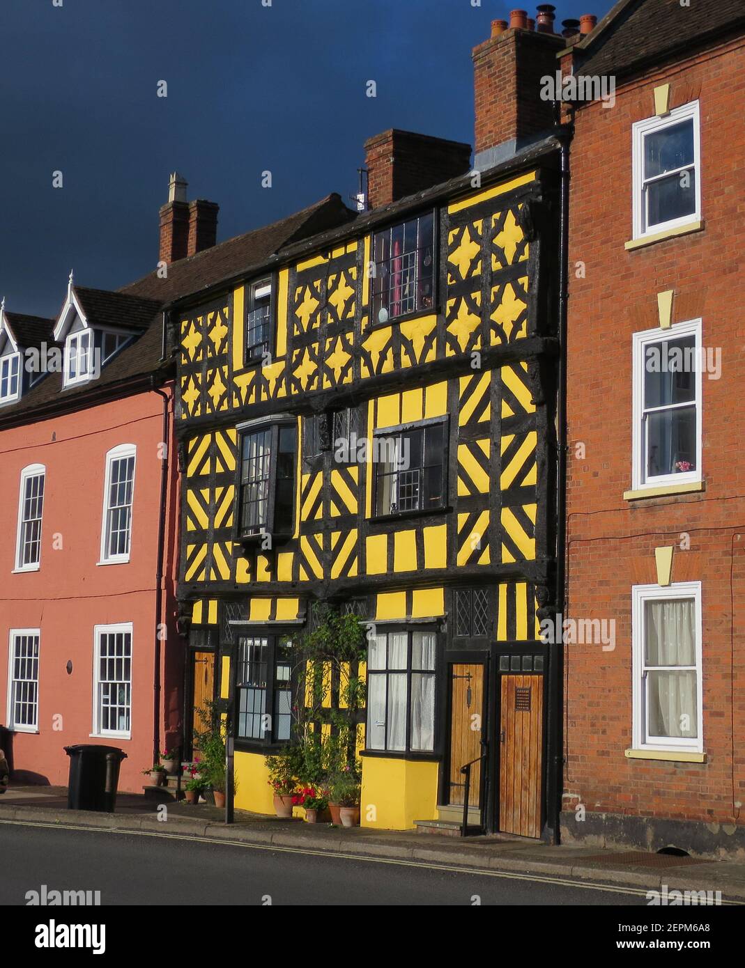 17th century timber framed tudor hi-res stock photography and images ...