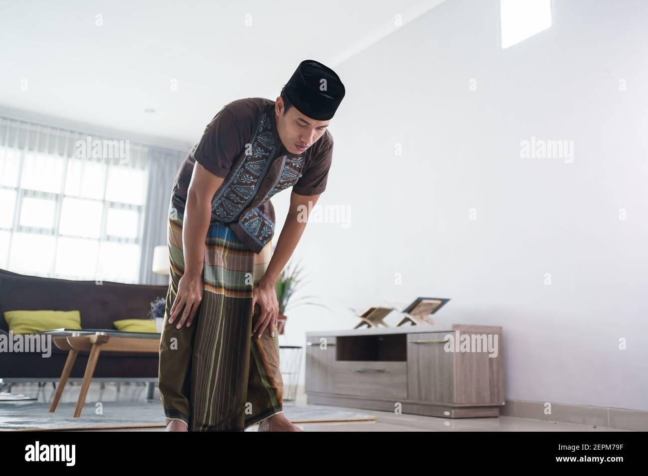 Young Muslim man praying at home rukuk gesture Stock Photo - Alamy