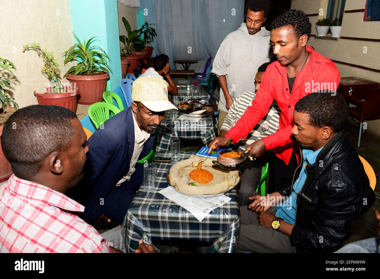 Ethiopian man eating injera hi-res stock photography and images - Alamy