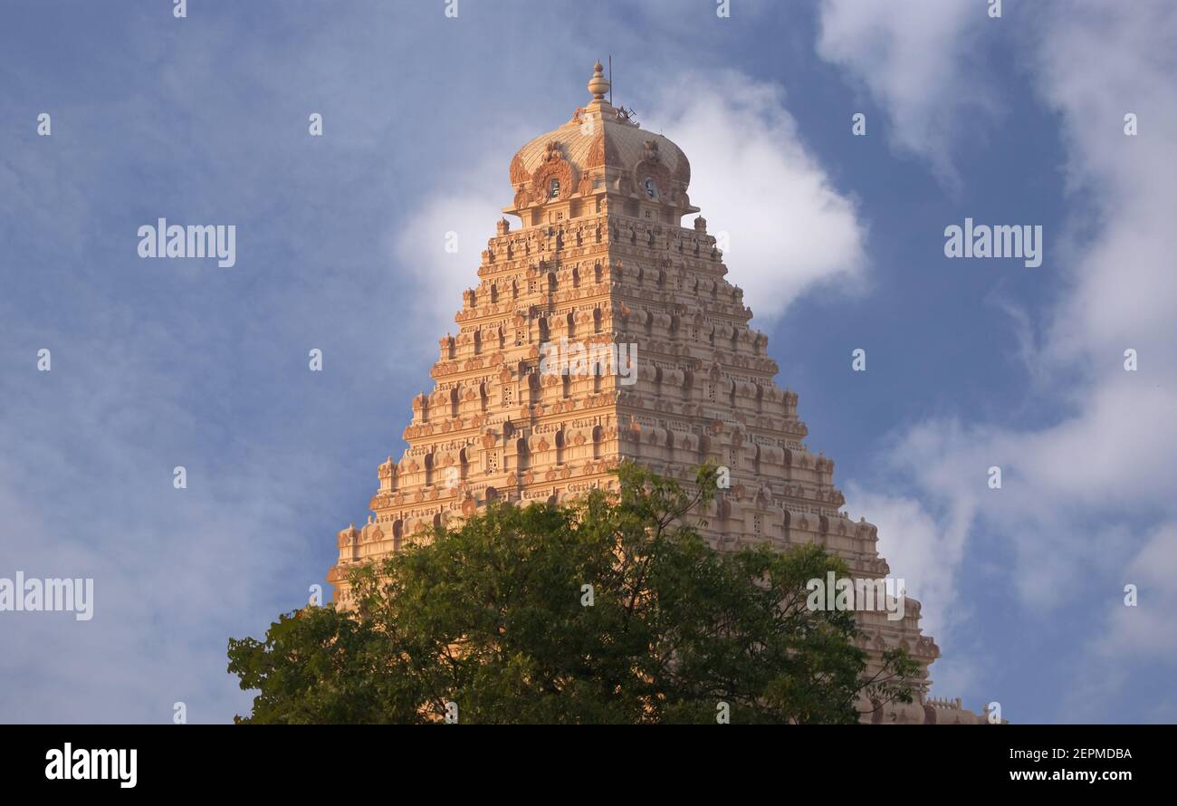 India, Delhi, magnificent religious Hinduism temple complex Stock Photo ...
