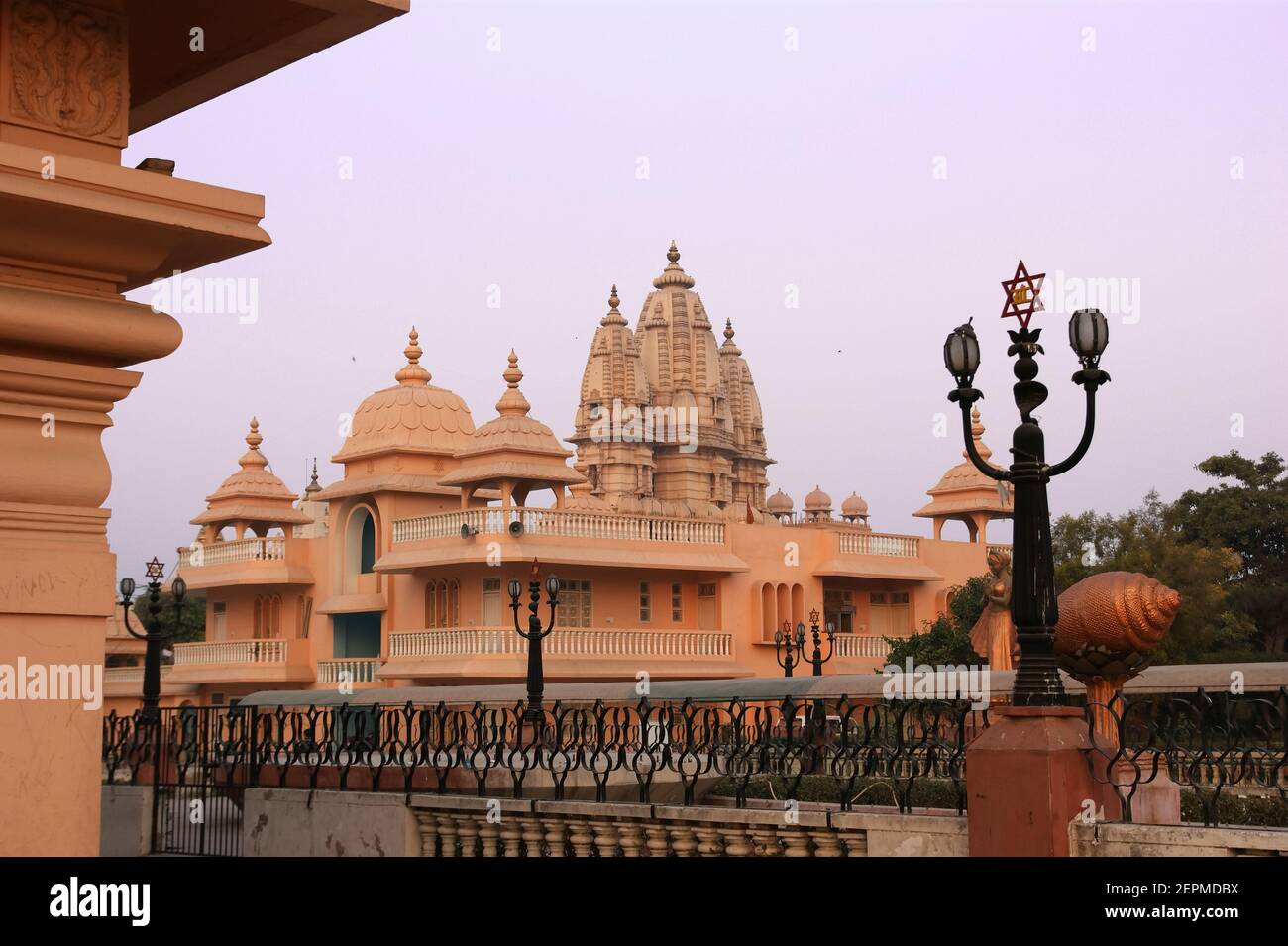 India, Delhi, magnificent religious Hinduism temple complex Stock Photo ...