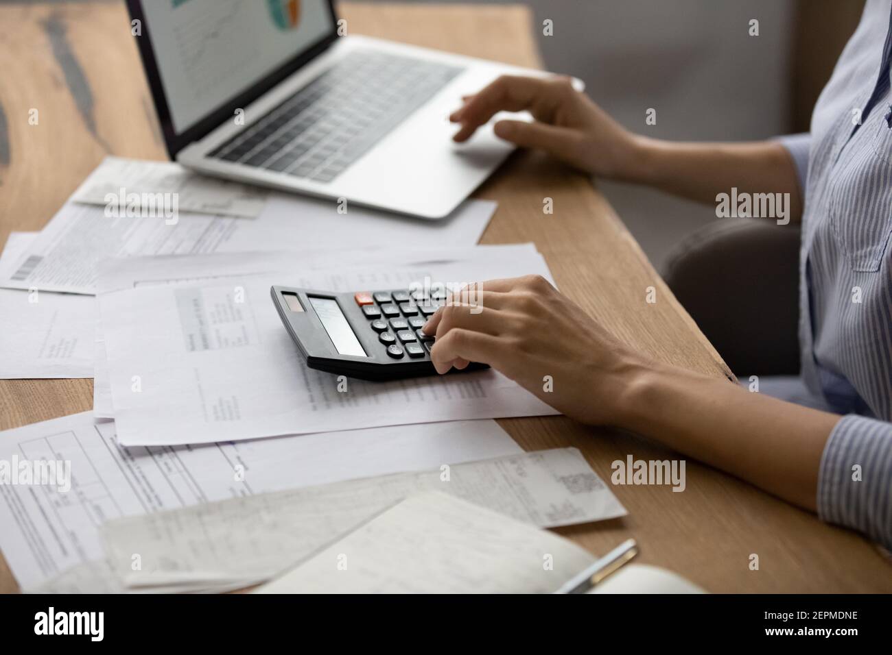 Calculate payment hi-res stock photography and images - Alamy