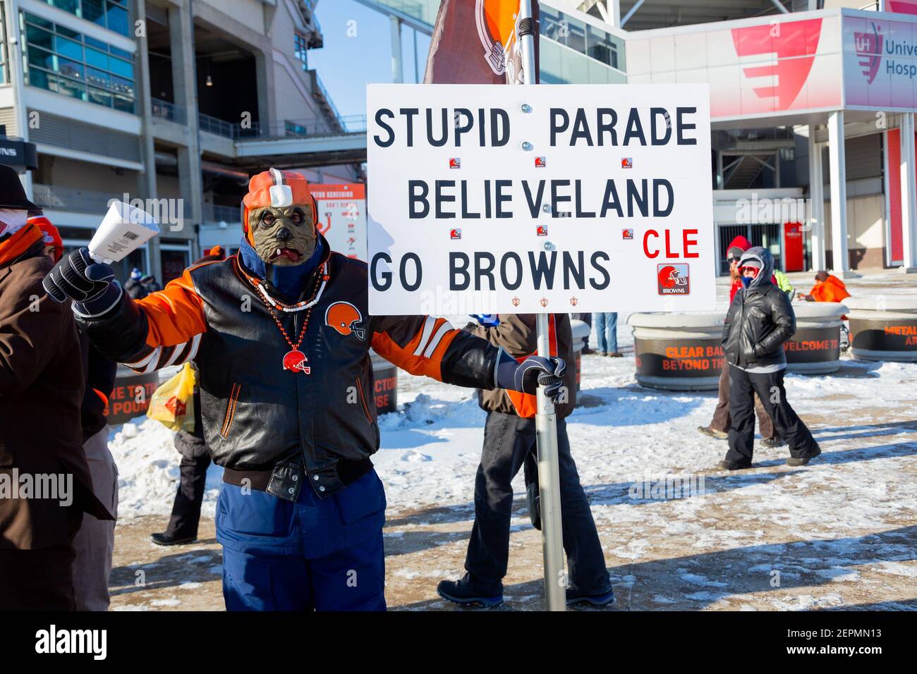 Fans hold up signs during the Cleveland Browns Perfect Season Parade ...