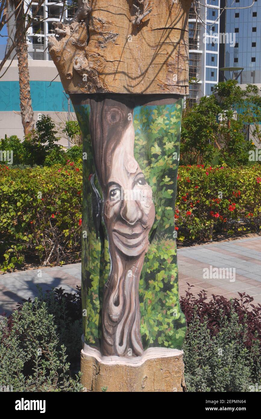 Tree trunk with face hi-res stock photography and images - Alamy
