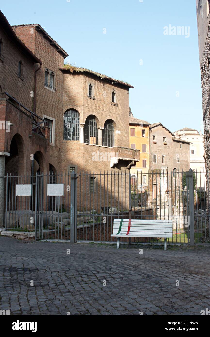 Porticus Octaviae (portico di ottavia), Rome Stock Photo - Alamy