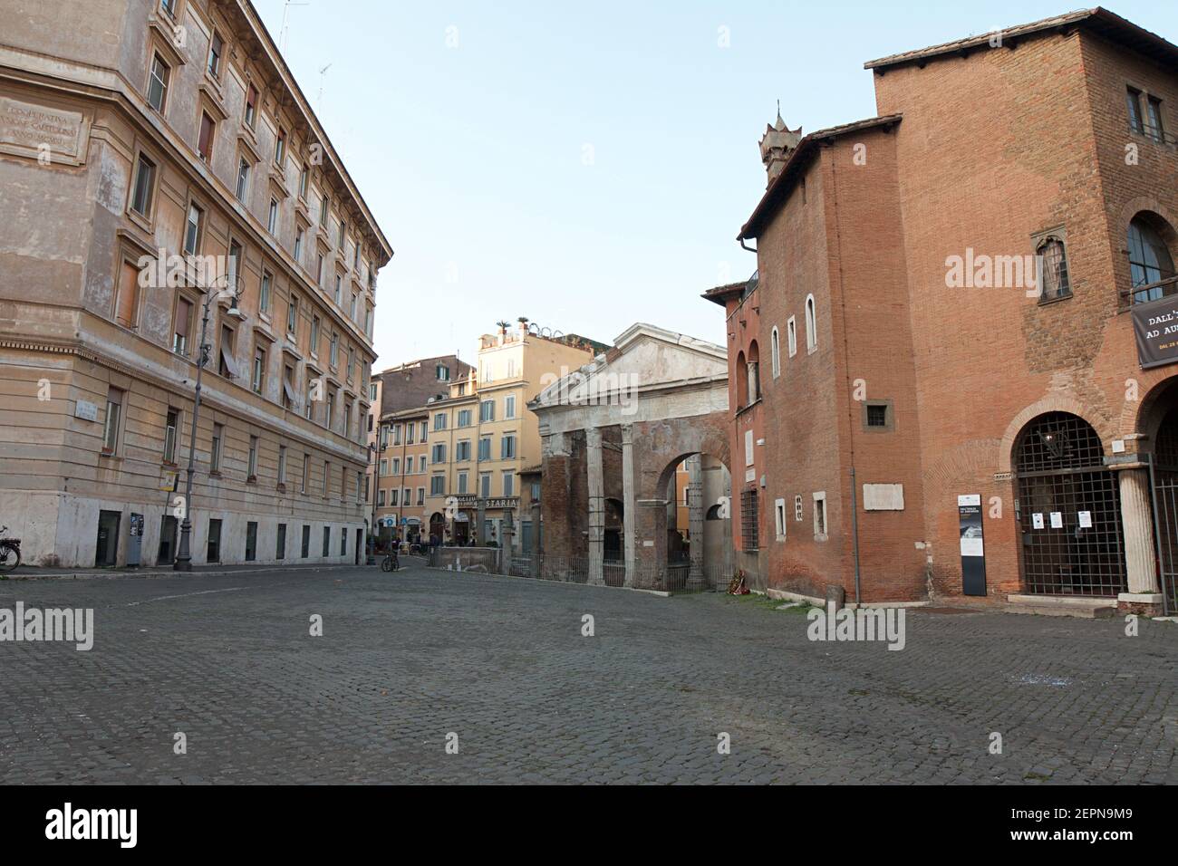 Porticus Octaviae (portico di ottavia), Rome Stock Photo - Alamy