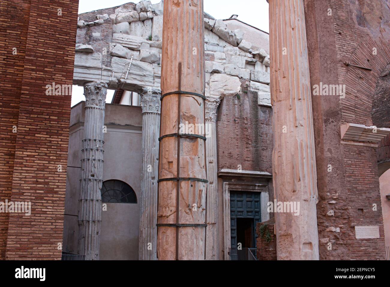Porticus Octaviae (portico di ottavia), Rome Stock Photo - Alamy