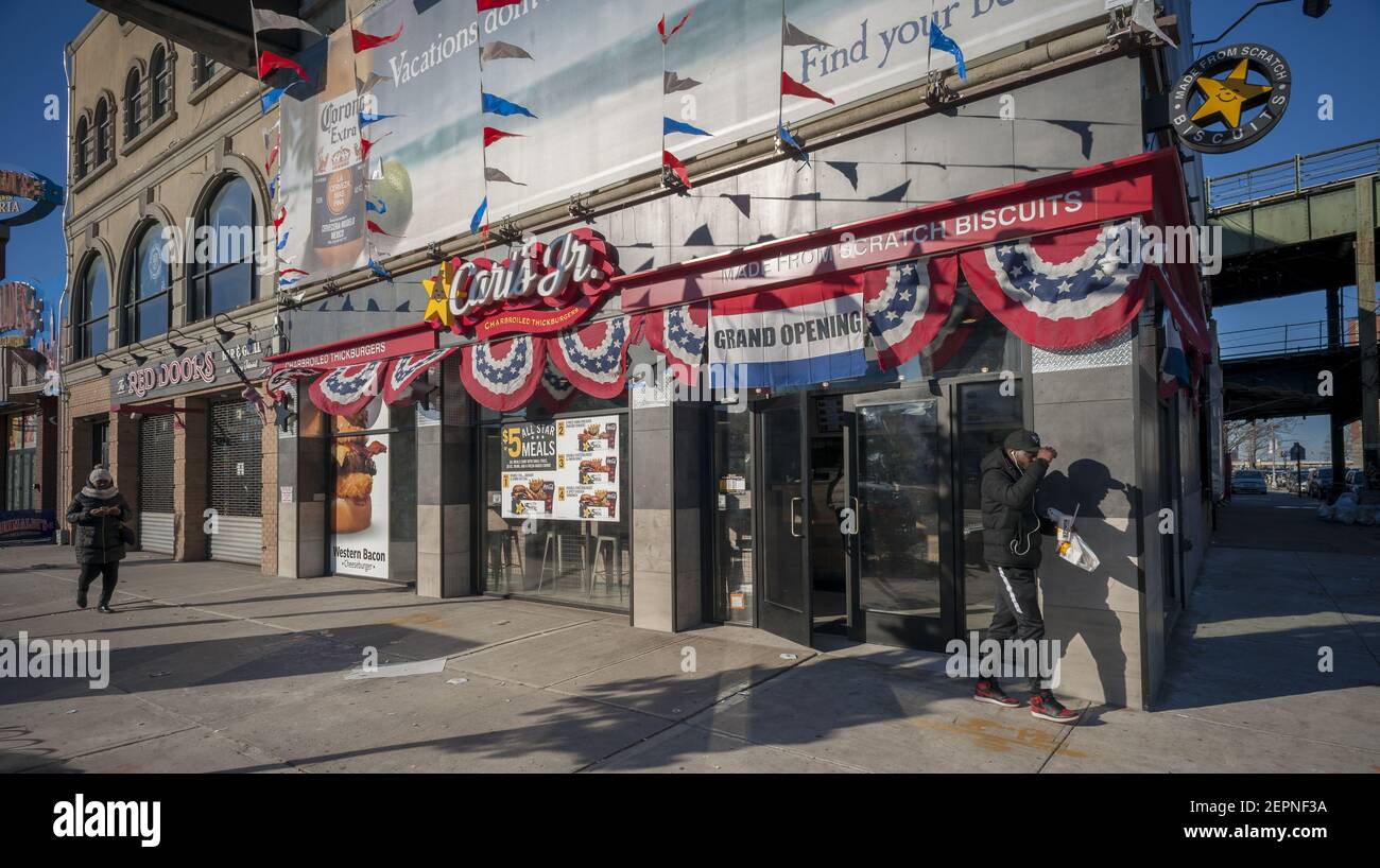 Hardees sign hi-res stock photography and images - Alamy