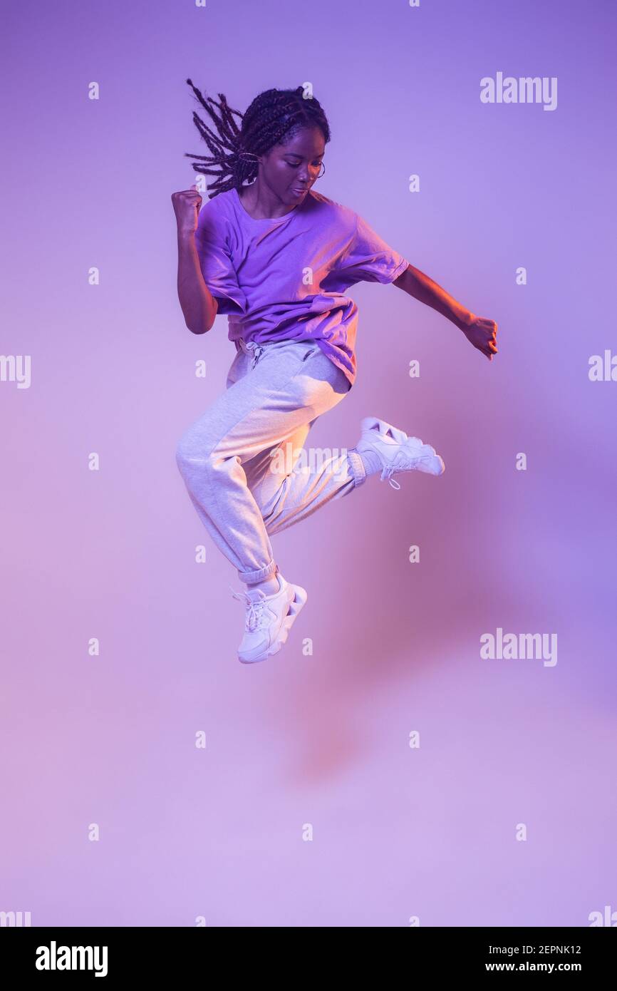 Dancer leaping hi-res stock photography and images - Alamy