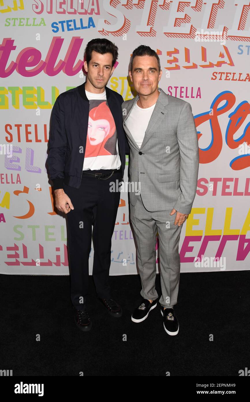 Mark Ronson, Robbie Williams wearing Stella McCartney arrives to the ...