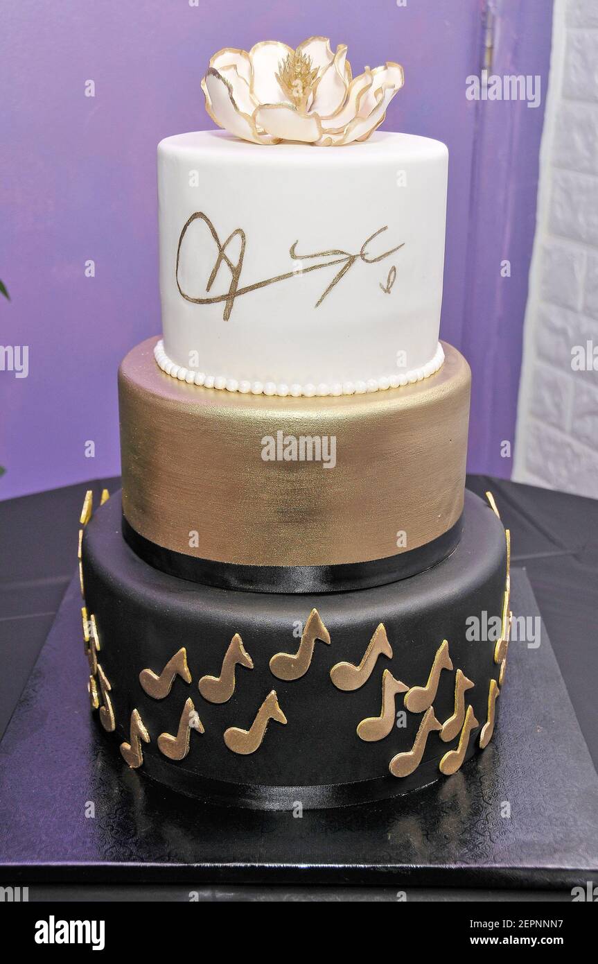 Aaliyah Birthday Cake by Pastry Chef Lauren Valenzuela at the Debbie ...