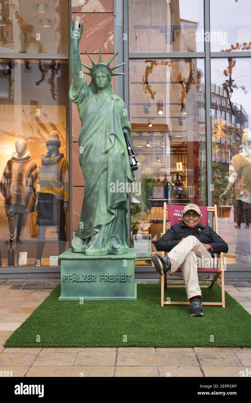 Stature of liberty hi-res stock photography and images - Alamy